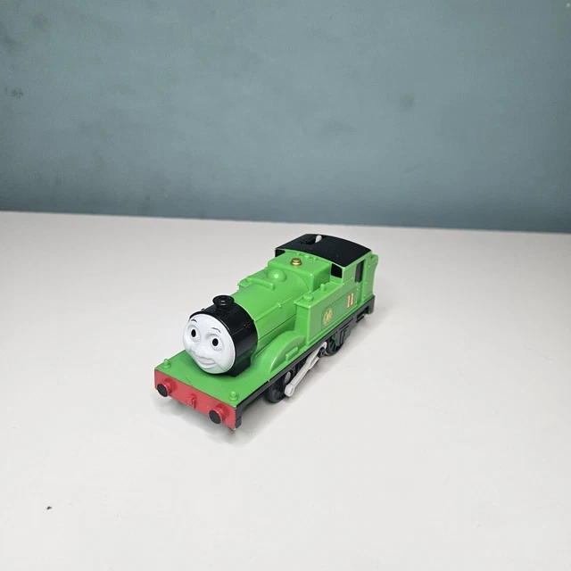 TOMY TRACKMASTER THOMAS the tank engine train oliver and coaches £52.99 ...