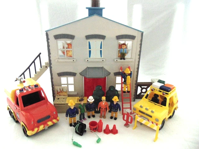 FIREMAN SAM MULTI Rescue House With 2 Rescue Vehicles And 7 Figures £16 ...