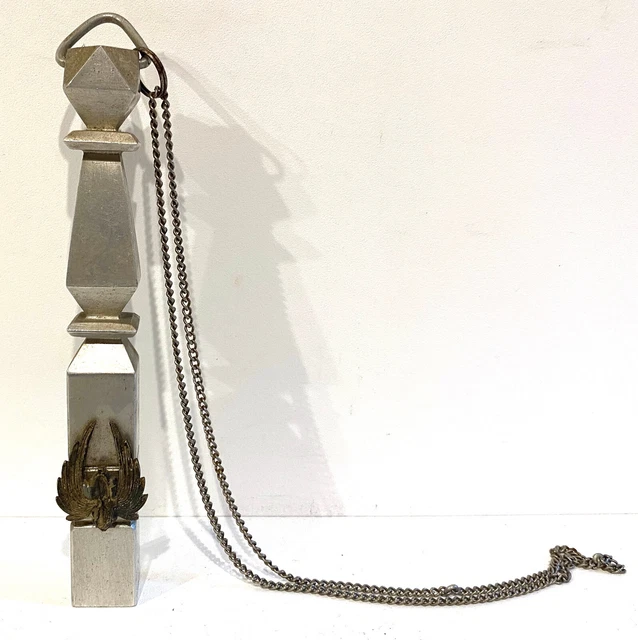 ANCIENNE QUILLE AVEC Insigne medaille Militaire WW1 WW2 ? EUR 12,00 ...