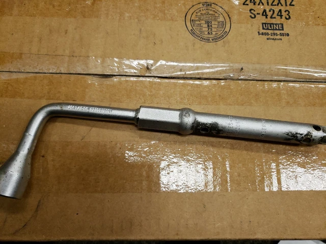 MERCEDES BENZ TOOLS Wheel Braces 1235810001 & 1235810067 Matador Garage ...