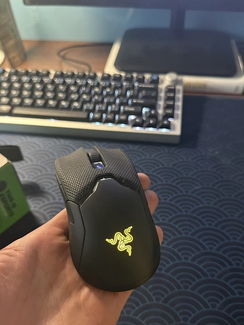 RAZER VIPER ULTIMATE Wireless Gaming Mouse With Dock, Grips and Feet ...