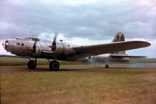 LOCKHEED B-17 FLYING Fortress SallyB Duxford UAASF 1970 1980 Air show £ ...