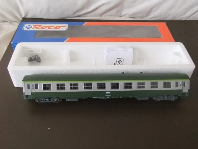 ROCO 45212 HO 1/87 SNCF voiture UIC B10 2°classe comme neuf avec BO EUR ...