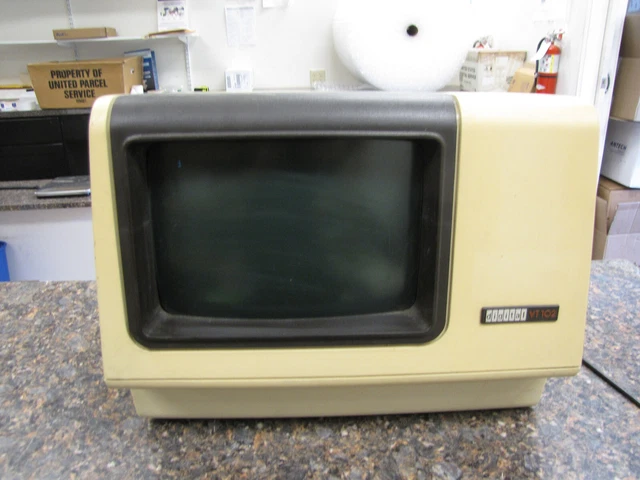 RARE VINTAGE 1982 Digital VT102 Computer Terminal Monitor - powers on £ ...