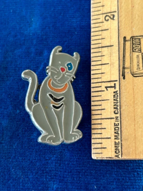 GILBERT THE CAT of Caillou Animated Cartoon pin Cinar 1999 Brooch $9.99 ...