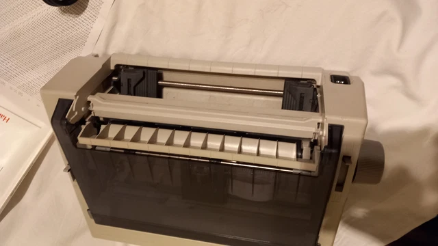 OKI MICROLINE 380, 24 Pin Printer, Deckel an Rückseite fehlt, deshalb ...
