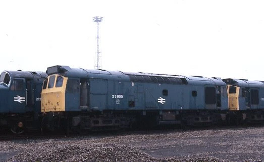 ORIGINAL COLOUR SLIDE of 25905 BR class 25 diesel loco £2.50 - PicClick UK