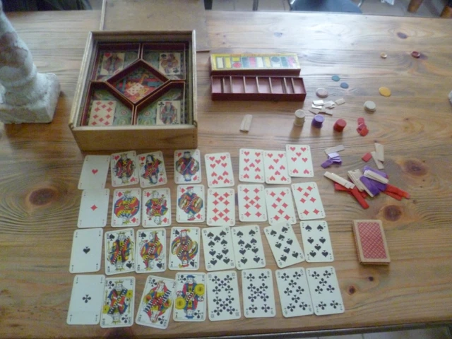 TRES BEAU ANCIEN jeu de nain jaune avec jeu de cartes et pions en os ...