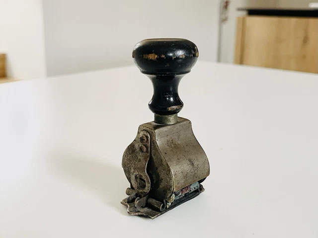 ANCIEN TIMBRE À encre mécanique en laiton avec manche en bois, Belgique ...