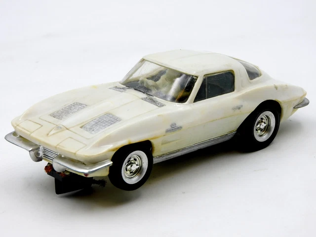 REVELL CHEVROLET CORVETTE Sting Ray split windows slot car 1:32 EUR 29 ...