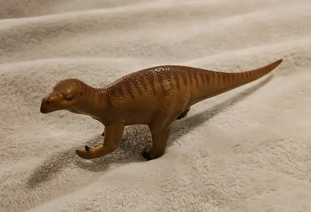PAINTED INVICTA MUTTABURRASAURUS British Natural History Museum ...