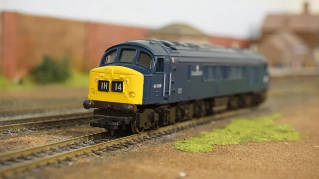 MAINLINE CLASS 45 45039 'The Manchester Regiment' in BR Blue OO Gauge £ ...