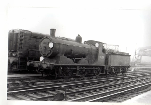 RAIL PHOTO SR LSWR 060 700 class 30699 Clapham Junction station £2.39 ...