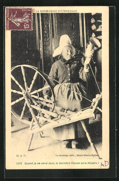 CPA LA NORMANDIE Pittoresque, Alte Frau avec Spindel am Spinnrad EUR 4 ...