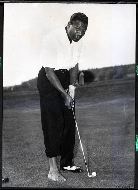 SUGAR RAY ROBINSON Golf With Shoe Off Zurich 1951 Golf Old Photo $8.50 ...