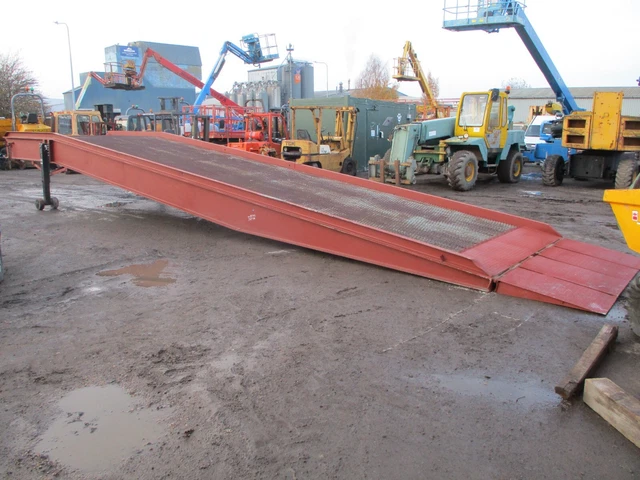 THOR WORLD 10 t on Loading ramp container ramps dock forklift yard ...