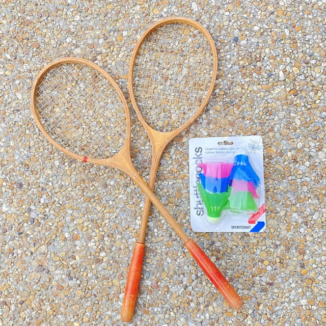 VINTAGE SPORTCRAFT BADMINTON 2 Wooden Racquets and 6 Pk Shuttlecock ...
