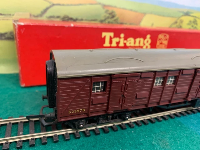 TRIANG BRITISH RAILWAYS Maroon Utility Van R 227 Boxed. S 1 £12.50 ...