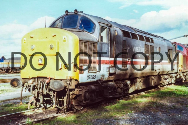 UK DIESEL TRAIN Railway Photograph Of Class 37 37685. Loco. Rm37-1656 £ ...