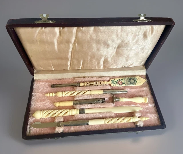 COFFRET D'ÉCRITURE EN os ou autre début XXème. St Curé d’Ars EUR 45,00 ...