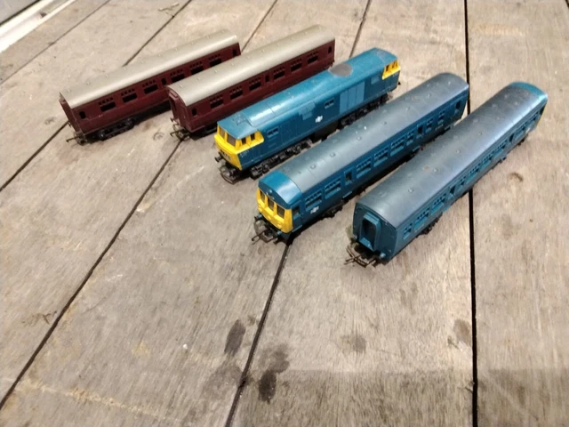 TRIANG RAILWAY TRAIN Coaches Rolling Stock Trucks Buildings Accessories ...