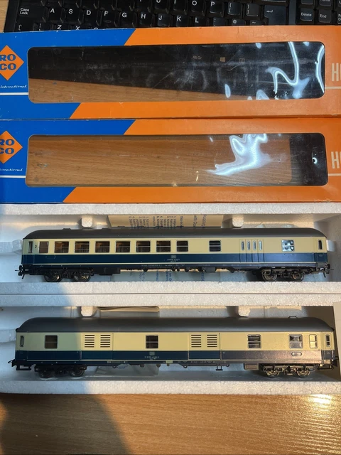 ROCO 44393/4 DB cream And Blue Express Coaches £40.00 - PicClick UK
