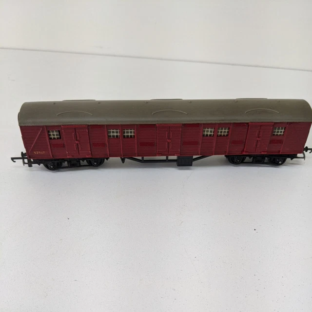 TRI-ANG R226 B.R BOGIE UTILITY/LUGGAGE COACH, S2357S , MAROON £10.00 ...