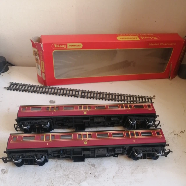 TRIANG OO R747 L.M.S. First/Third Composite Maroon Coach 2643 X 2 in ...