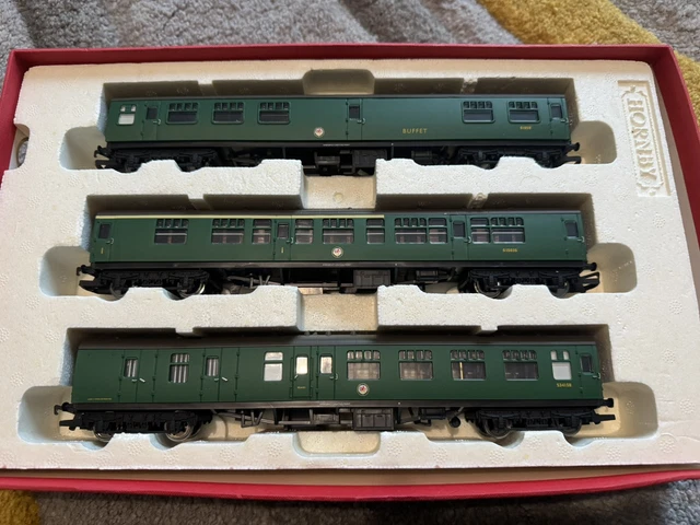 HORNBY GREEN TRAIN Carriages S1850, S34158, S15035 In Tray ,Very Good ...