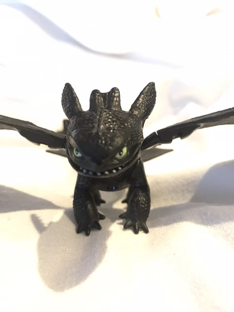HOW TO TRAIN Your Dragon WILD TOOTHLESS Night Fury Black Tail Action ...