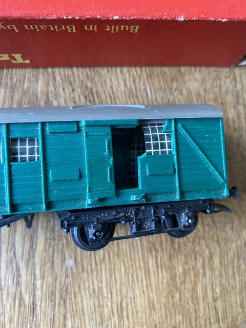TRIANG PRE HORNBY R226 SOUTHERN RAILWAYS S.2355.S UTILITY VAN DAMAGED ...