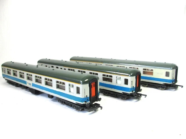RAKE OF 3 x LIMA BR Mk2 Coach Repaints - Northern Ireland Railways - OO ...