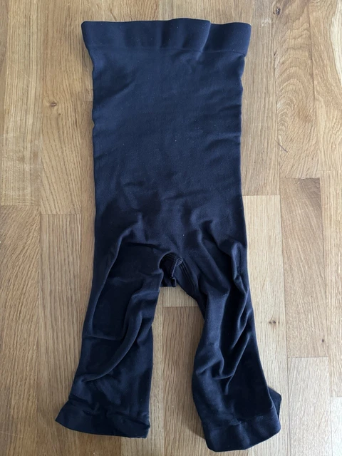SKIMS SEAMLESS SCULPTING Above the Knee Short Size XXS Colour Onyx £39. ...