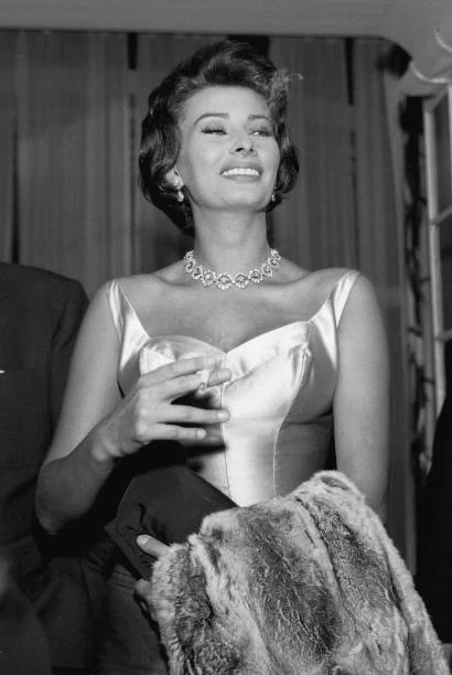 ACTRESS SOPHIA LOREN in 1957 Historic Old Photo $9.00 - PicClick AU