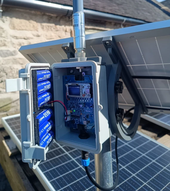 OUTDOOR MESHTASTIC/MESHCORE REPEATER 25W Solar node, +3.0dBi gain (26cm ...