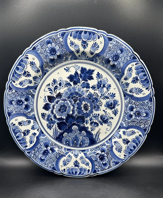 VINTAGE DELFT/DELFTS HOLLAND Blue and White Floral Design Wall Plate £ ...