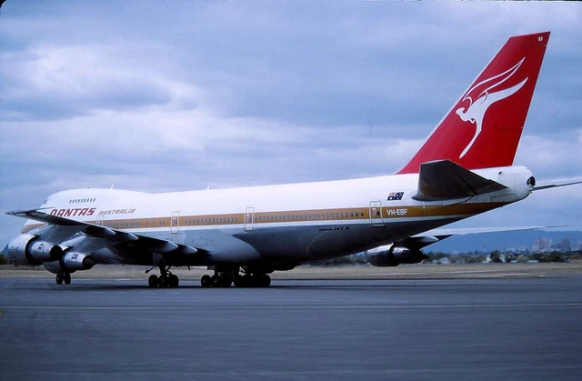 ORIGINAL COLOUR SLIDE Boeing 747 old livery VH-EBF of Qantas £4.99 ...