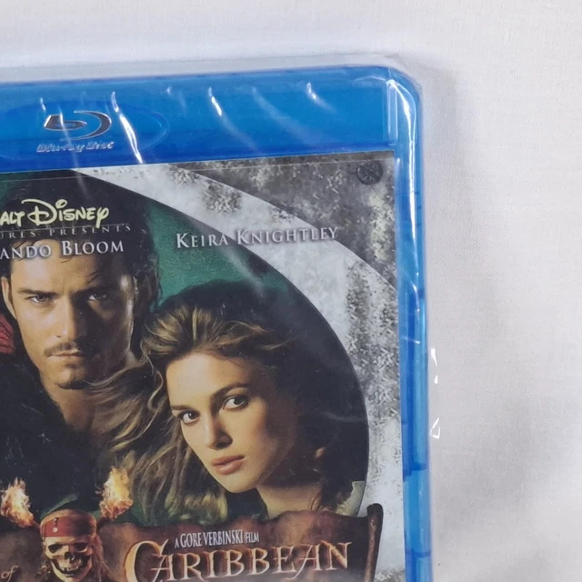 PIRATES OF THE Caribbean Dead Man's Chest Blu-Ray Certificate 12 ...