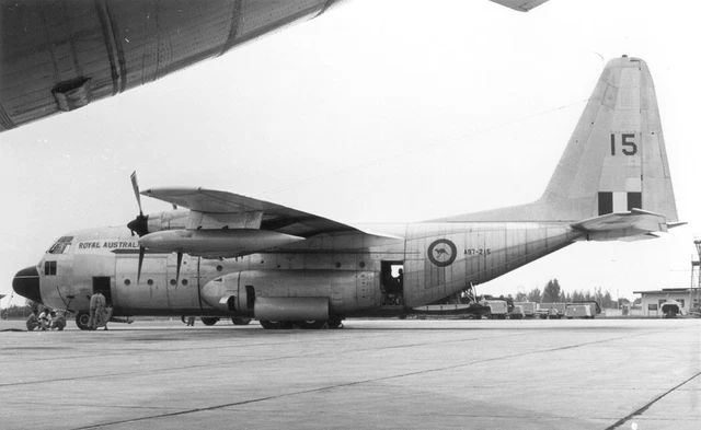 36 SQN, RAAF, Lockheed C-130A Hercules, A97-215 - original photo £1.50 ...