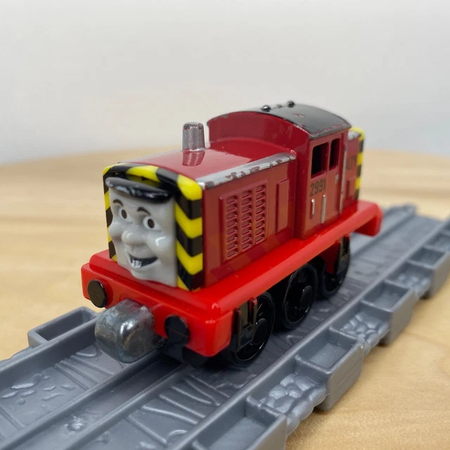 THOMAS THE TANK Engine Take and Play Engine Salty 2009 Version £9.99 ...