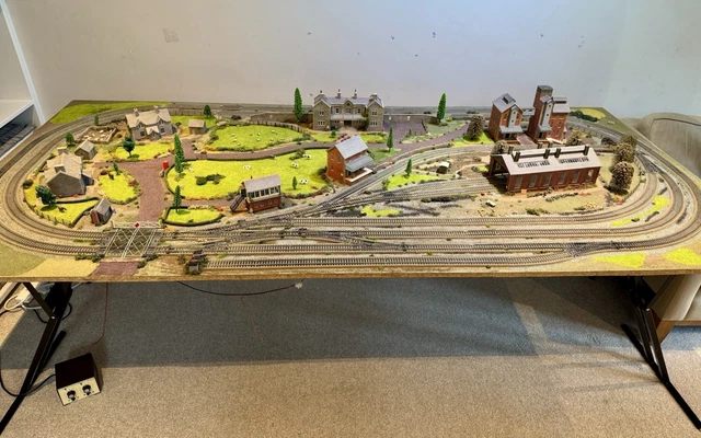 00 GAUGE SCENIC Model Railway Layout/ Train Set £10.53 - PicClick UK