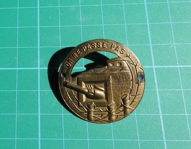 WW1 FRENCH JOURNEE tin plate badge showing the Verdun battlefield. 1915 ...