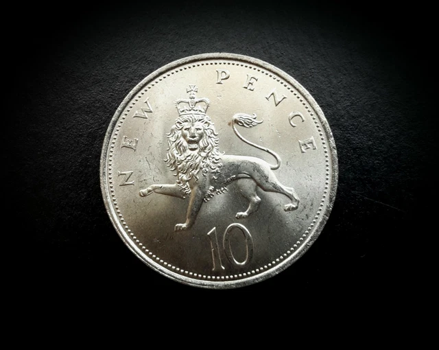 LARGE HEAVY GB QUEEN ELIZABETH II RARE 1968 UNCIRCULATED FLORIN 10p ...