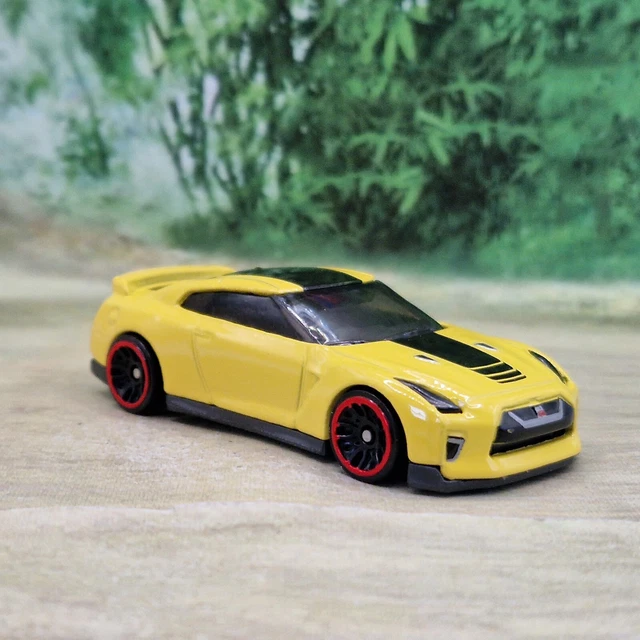HOT WHEELS '17 Nissan Skyline GT-R R35 Diecast Model 1:64 (19) Ex ...