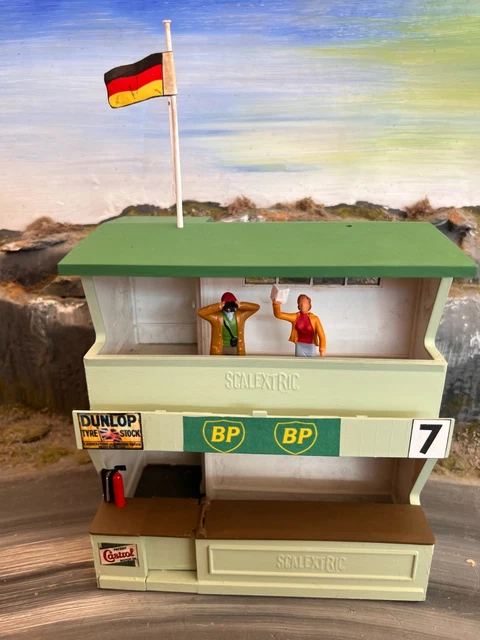 VINTAGE SCALEXTRIC OWNER'S Stand and Pit with Figures - Used - Refurbed ...