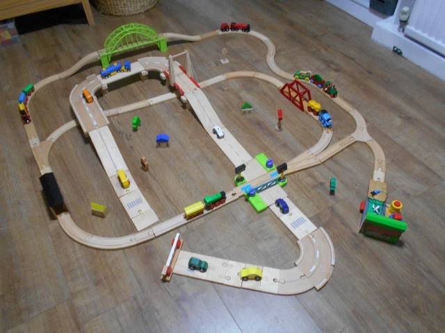 WOODEN THOMAS THE tank engine train set ,trains ,road section level ...