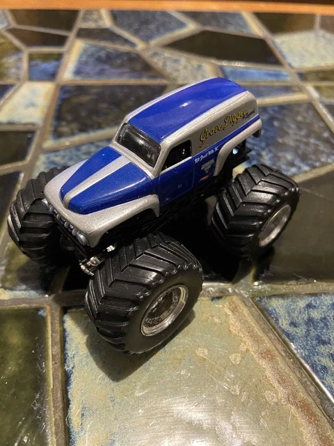 HOT WHEELS MONSTER Jam GRAVE DIGGER THE LEGEND Monster Truck Die Cast 1 ...