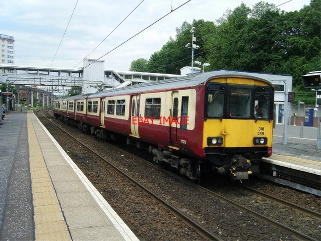 PHOTO CLASS 318 3-Car Emu No 318 269 Approaching Dalmuir On A Balloch ...