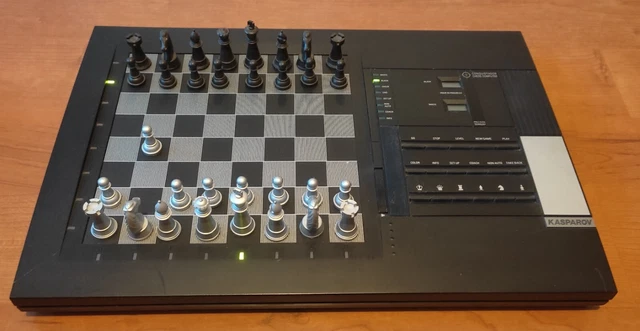 KASPAROV CONQUISTADOR BY Saitek, Schachcomputer, Guter Zustand, inkl ...