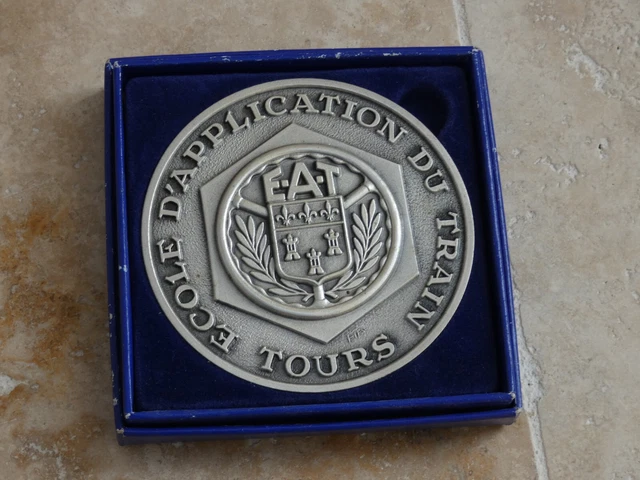 MÉDAILLE DE TABLE EAT Tours , militariat, insignes , collection EUR 10 ...